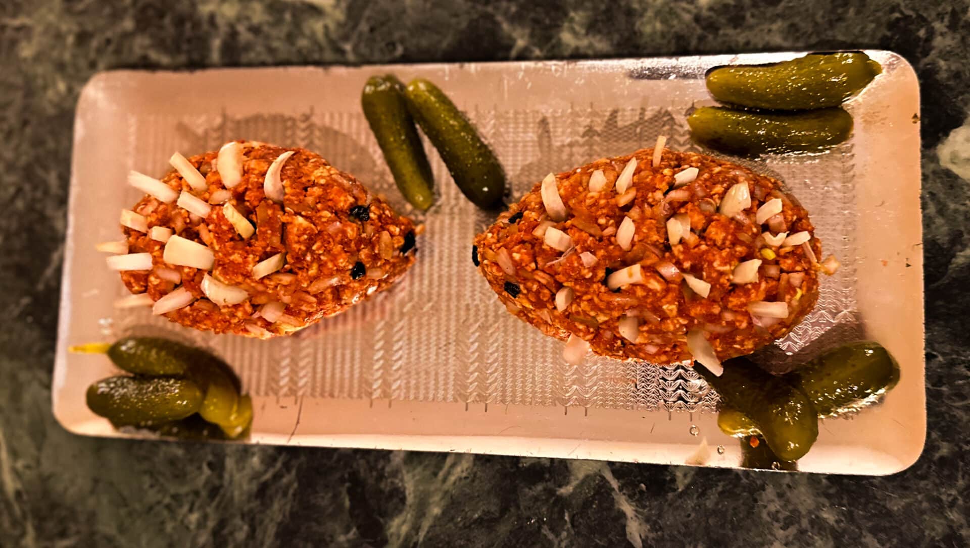 Veganer Mettigel - Das Rezept zum Klassiker aus dem Ruhrpott