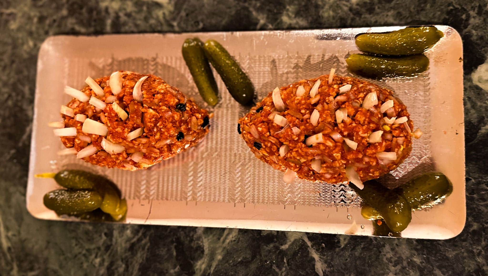 Veganer Mettigel - Das Rezept zum Klassiker aus dem Ruhrpott